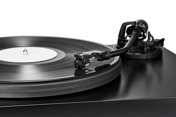 Audio-Technica AT-LP7X Turntable Goes Old Skool | The Ear
